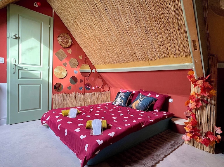 A Cinema Experience And A Large Private Swimming Pool In A Peaceful Setting - Oise