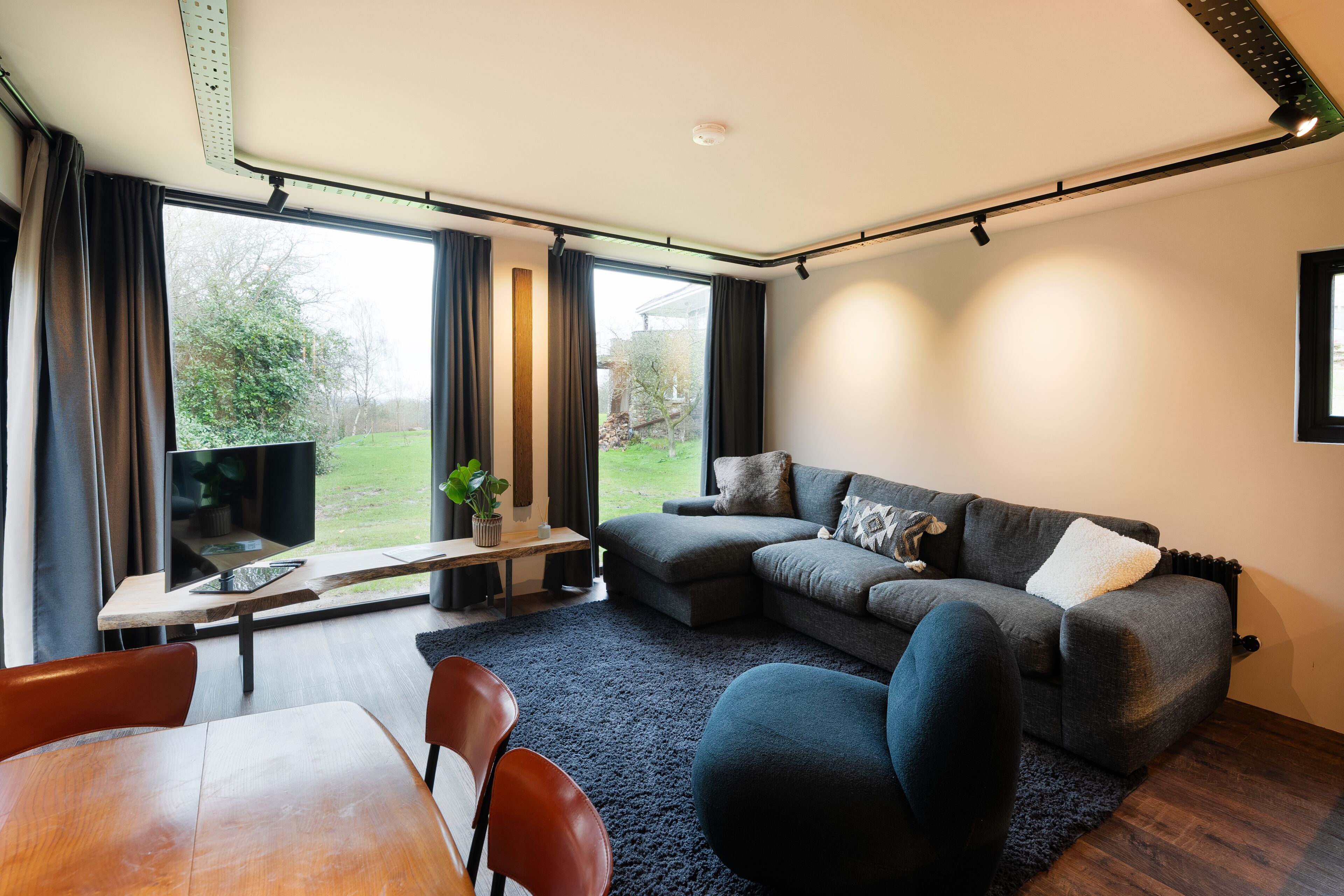 Luxury Container Lodge Nestled Amongst The Trees - 클리브던