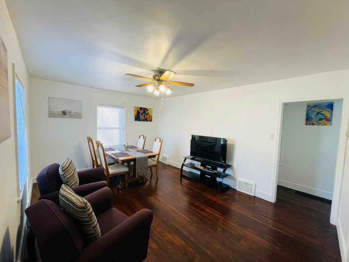 Comfortable 2 Bedroom Upper-level Home In Sugarhouse - Salt Lake City, UT