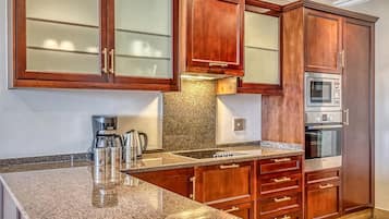 Apartamento Deluxe, 1 quarto, Vista para a cidade | Cozinha privada