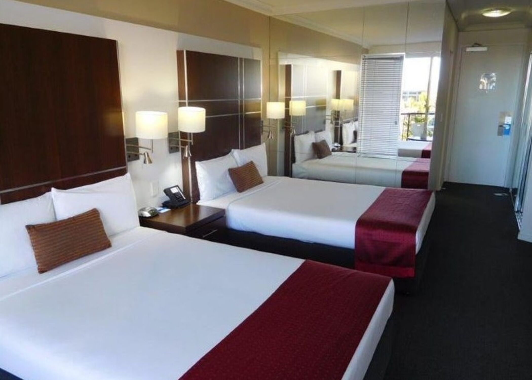 Estúdio, varanda, vista para a piscina