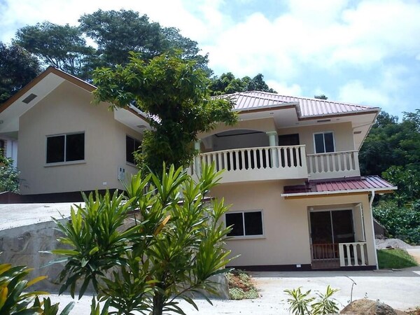 Zeph Self Catering Apartment - Seychelles