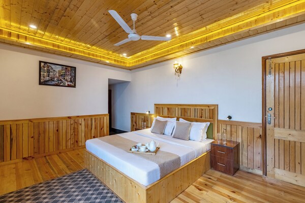 Alaya Stays Querencia 5bhk With Hillview - Kasauli