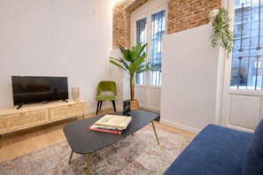 Apartamento Familiar | Sala de estar | TV de ecrã plano 