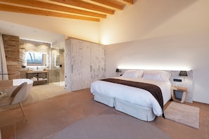 Quarto Duplo ou Twin Premium, pátio, vista para a montanha | Roupa de alta qualidade, minibar, cofre no quarto 