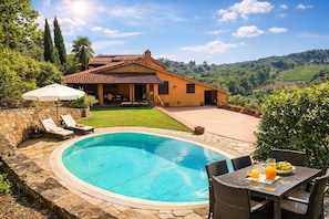 8 piscinas exteriores 