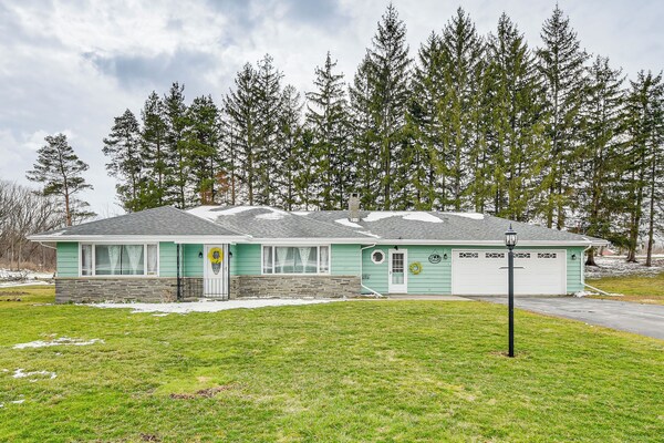 Rural Byron Retreat W/ Scenic Surroundings + Yard! - Bergen, NY