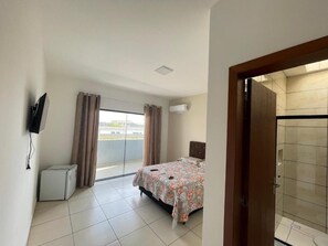 Suite Comfort, varanda, Vista para a cidade | Secretária, secretária adequada para computadores portáteis 