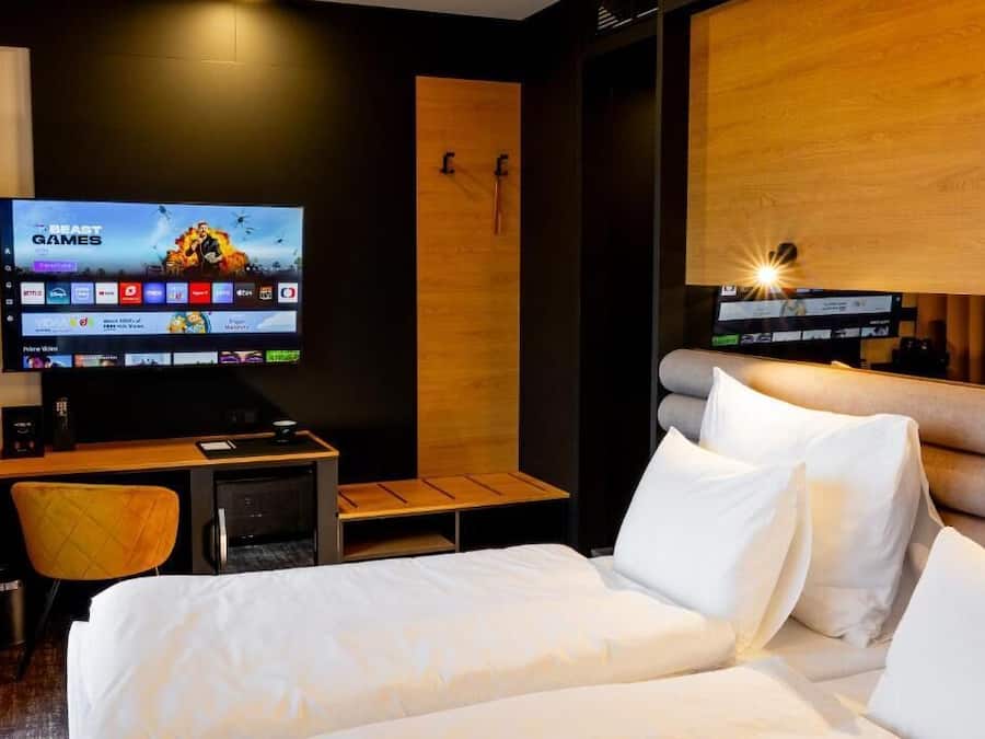 Minibar, cofre no quarto, secretária
