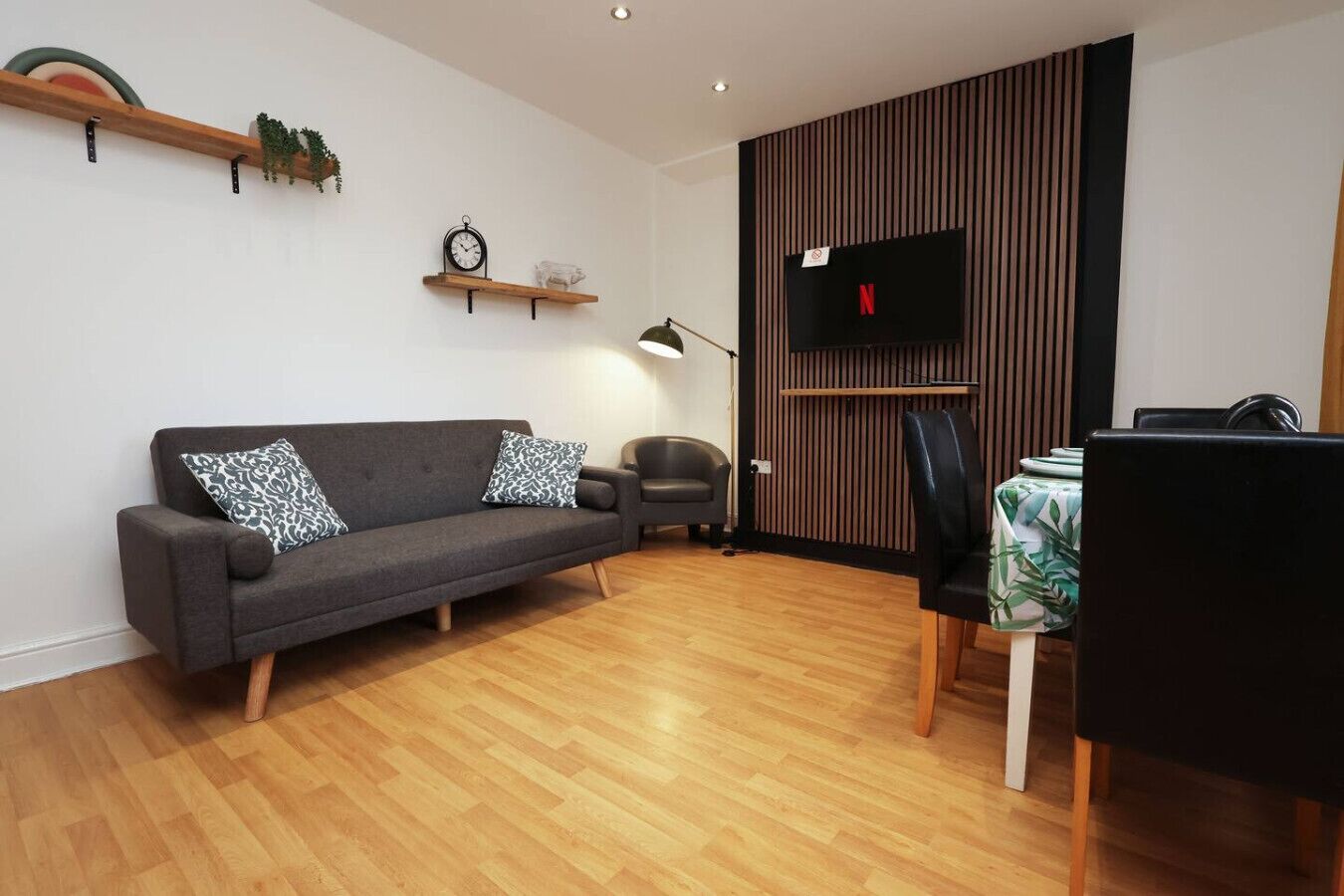 Contractor Stay  Deck  Tvs In Every Room - Swansea