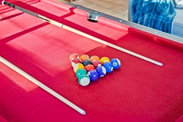 Streamside Hot Tub Dog Friendly Resort Access - Arrowhead Lake, PA