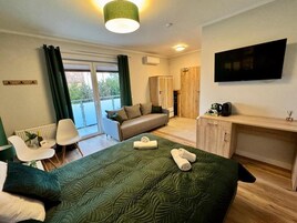 Quarto Duplo Deluxe, varanda, vista para o jardim | Secretária, Wi-fi grátis