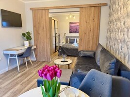 Suite Familiar, varanda, vista para o jardim | Secretária, Wi-fi grátis 