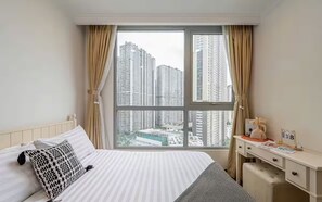 Apartamento de Luxo, 2 quartos, cozinha, Vista para a cidade | Minibar grátis, secretária 