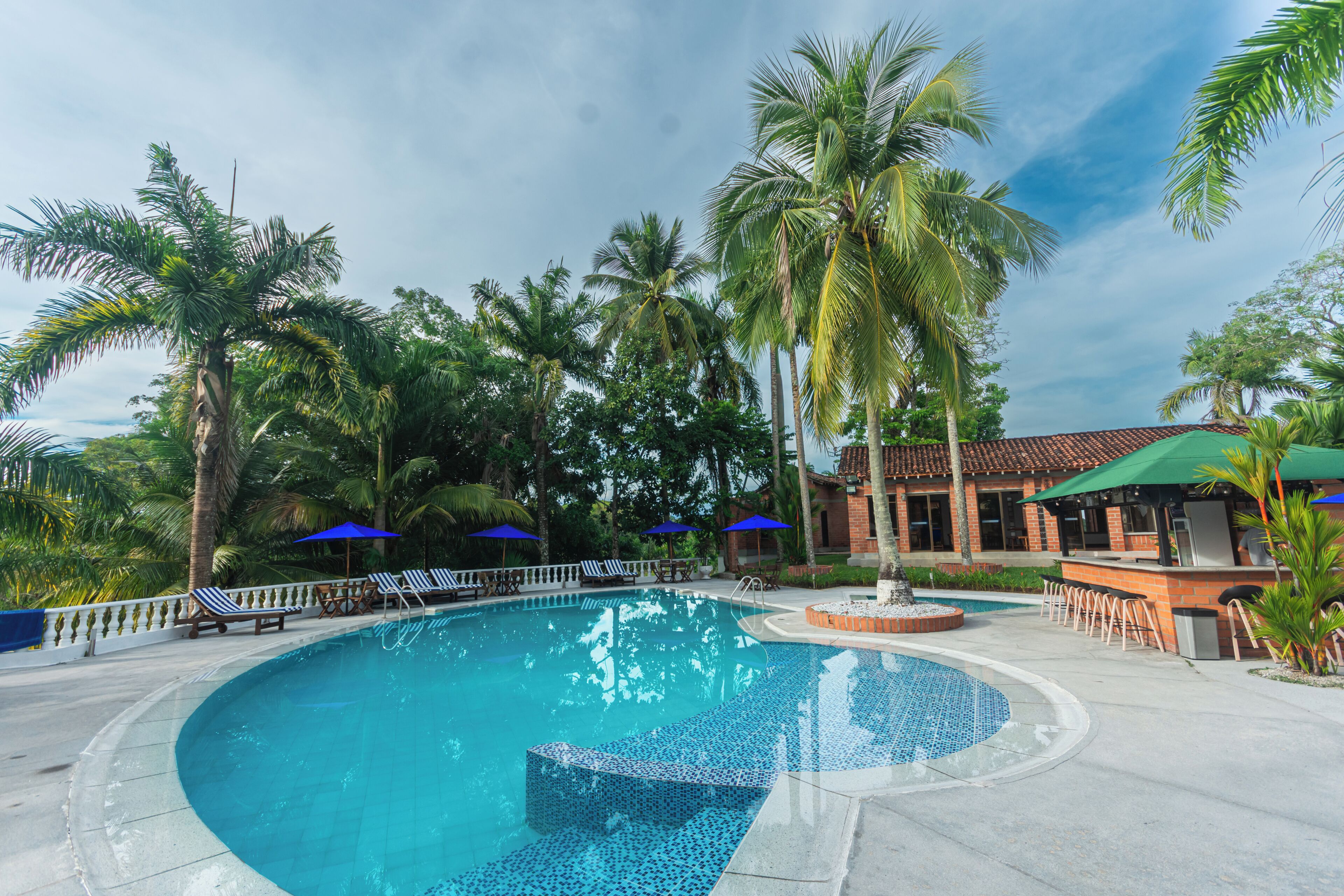 2 piscinas exteriores 