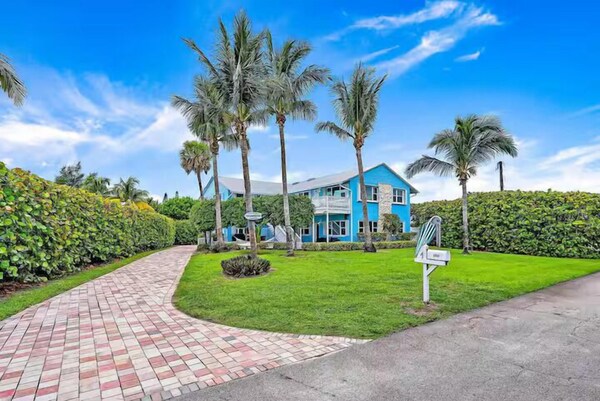 Treasure Coast Hideaway | Dogs Welcome, No Fees - Fort Pierce, FL