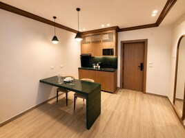 Apartamento Superior, varanda, Vista para a cidade | Restaurantes