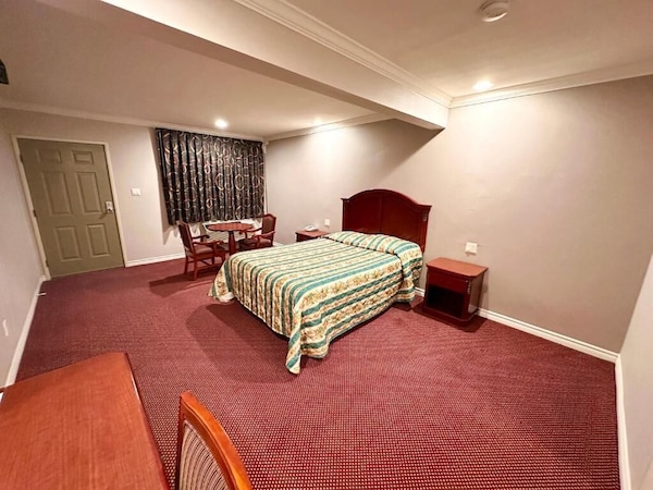 Tropic West Motel - Carson, CA
