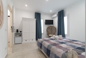 Quarto casal | Escrivaninha, Wi-Fi de cortesia