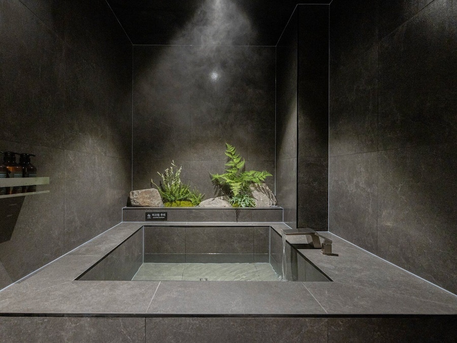 Sauna Suite | Banheira de hidromassagem privativa