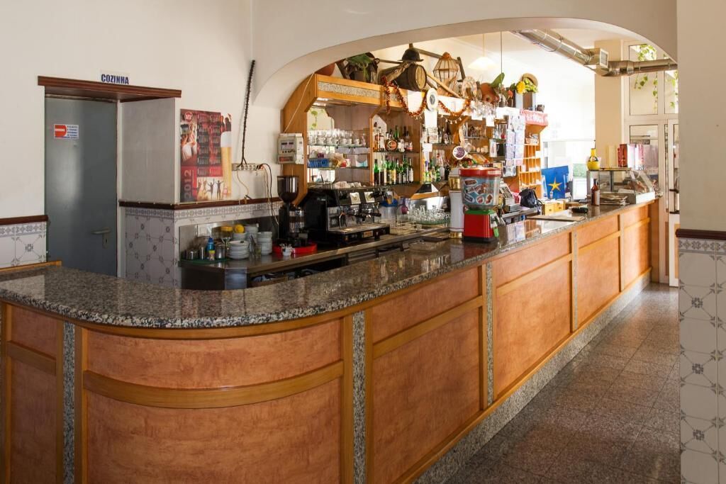 Café da manhã, almoço e jantar; culinária portuguesa 