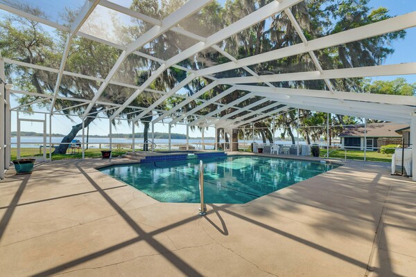 Lake Days + Pool Fun! Nature Coast Retreat - Florida