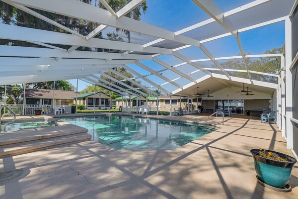 Lakefront & Poolside! Family Retreat In Hernando - Inverness, FL