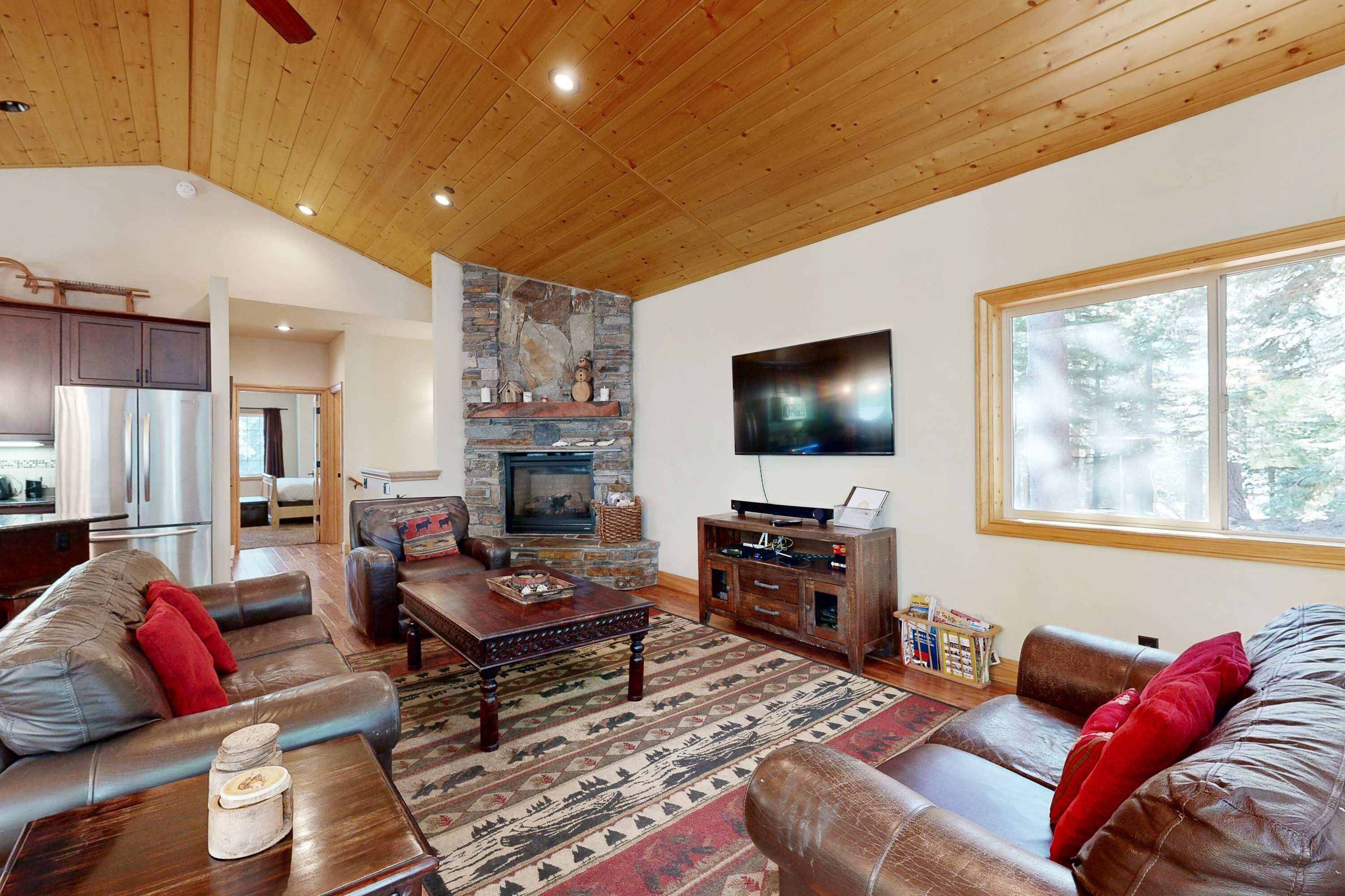 Quiet Home With Hot Tub, Grill, & Fireplace - Near Bike Path & Pool - Truckee, CA
