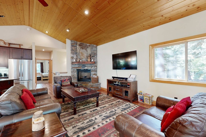 Quiet Home With Hot Tub, Grill, & Fireplace - Near Bike Path & Pool - Truckee, CA