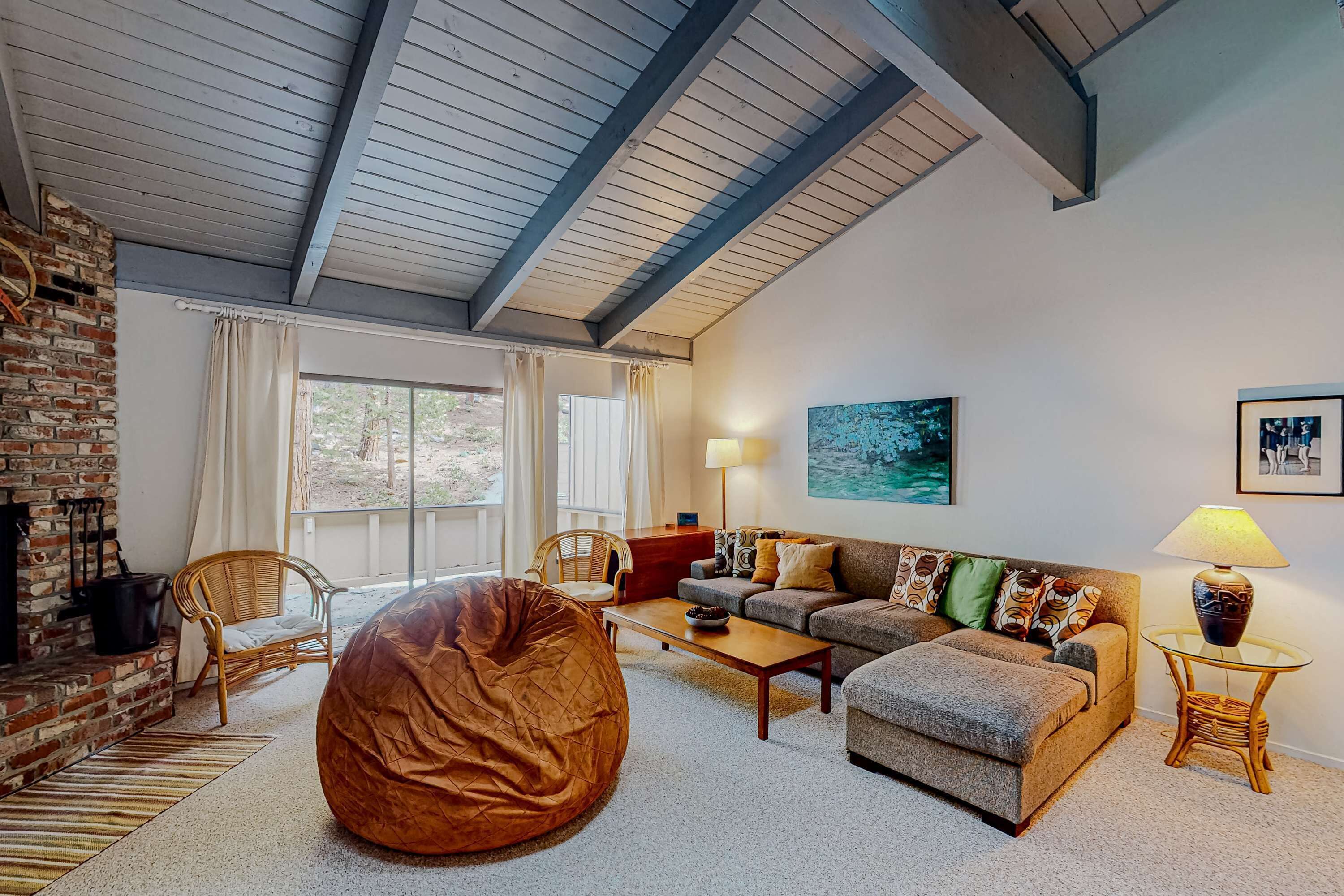 Dog-friendly Condo With Pool Access, Fireplace, Private Washer&dryer, & Wet Bar - Carson City, NV