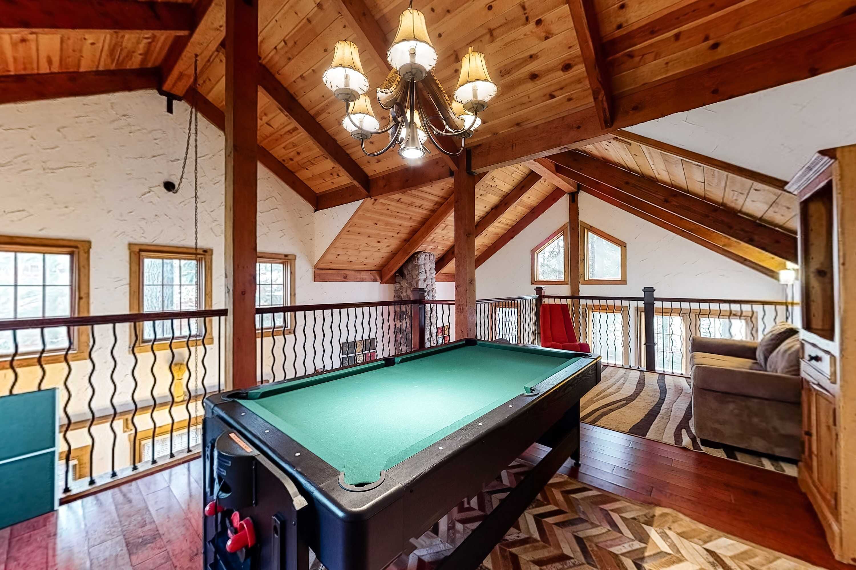 Family Friendly Cabin With A Private Hot Tub & Access To A Shared Pool, Tennis - Donner Lake, CA