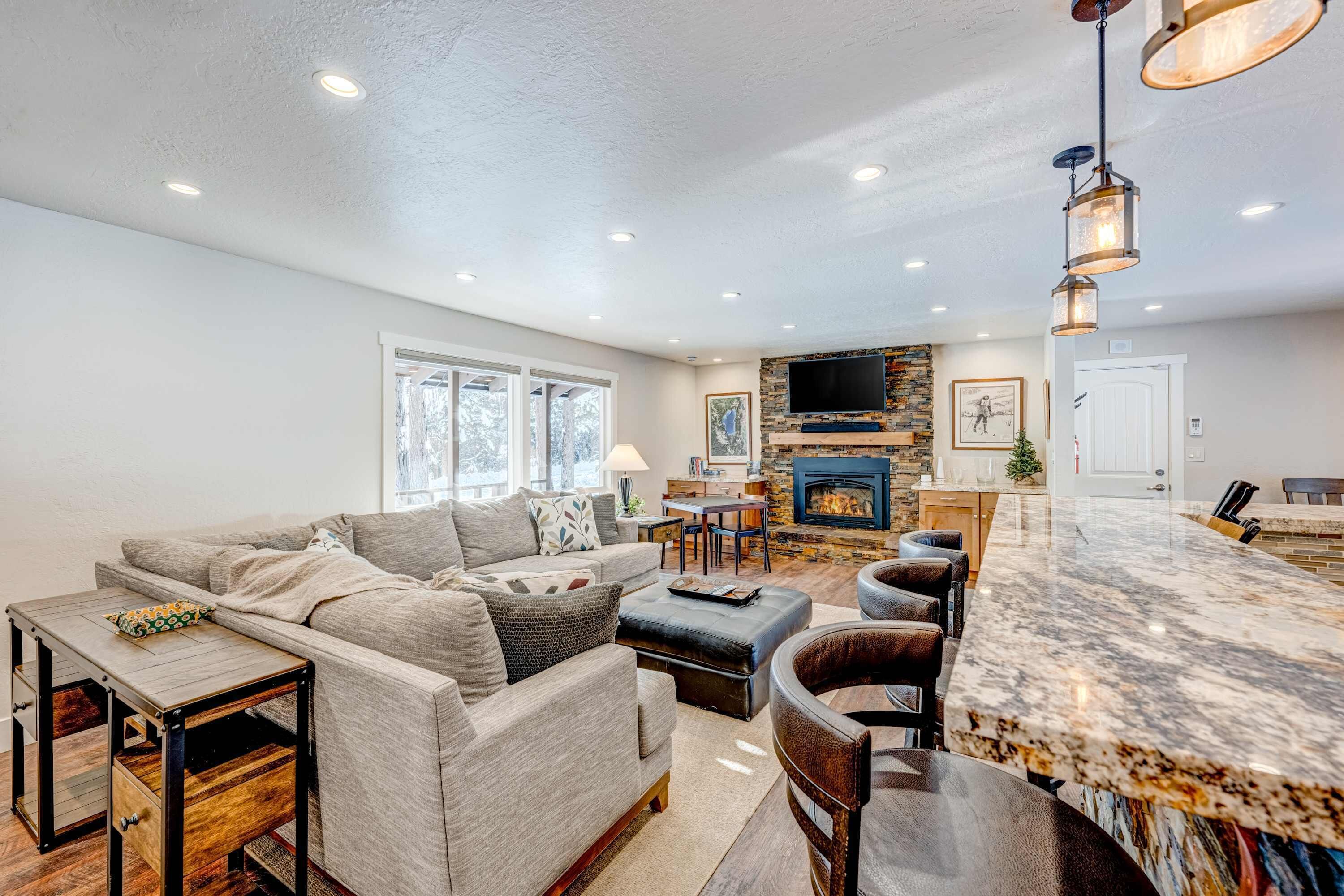 Dog-friendly Modern Abode With Large Yard, Fireplace, Cable & Washer&dryer - Carson City, NV