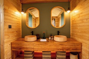 Quarto Duplo ou Twin Signature, vista para o vale | Casa de banho