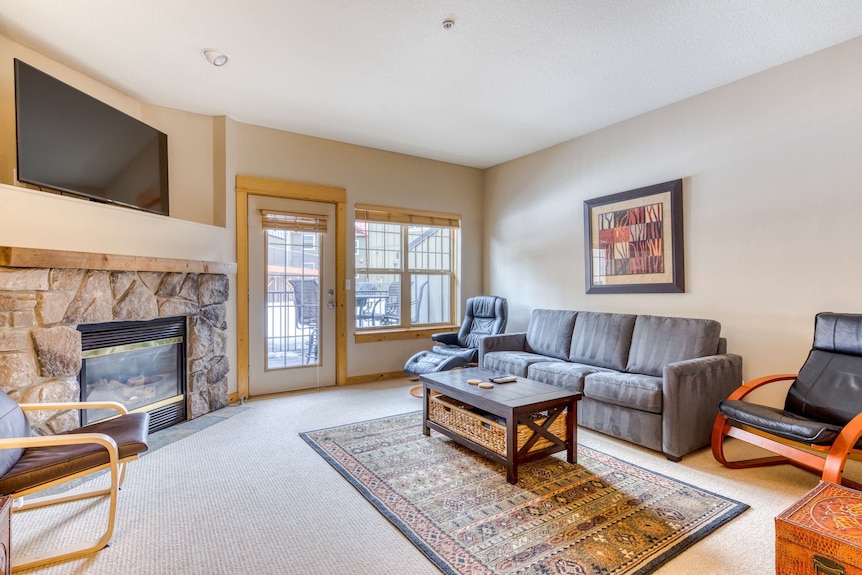 Beautifully Updated Mt Hood Condo With Pool & Hot Tub & Easy Access To Skiing - 加文門特營