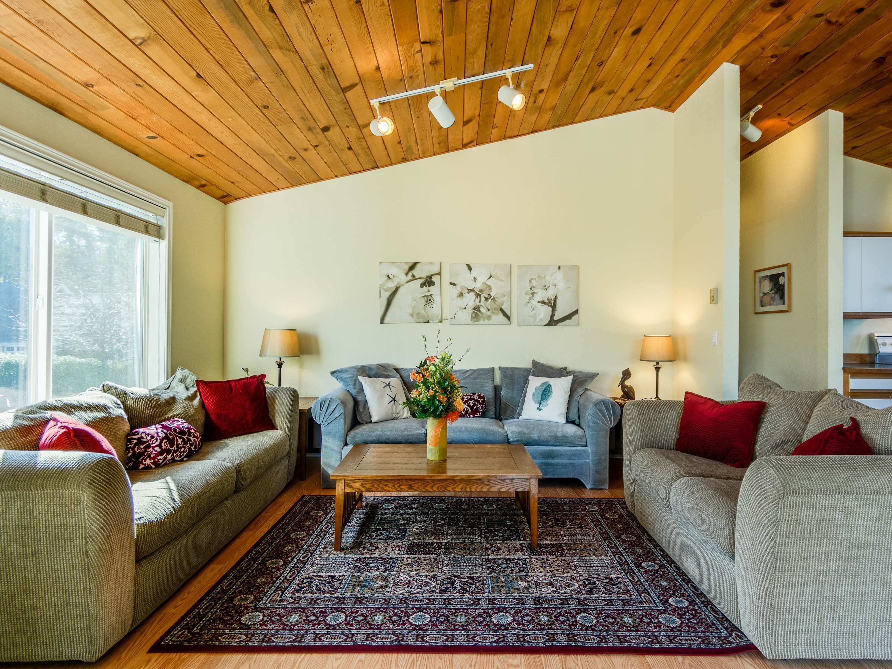 2-story Dog-friendly Home With Beach Access, Ping-pong Table, & Grill - Manzanita, OR