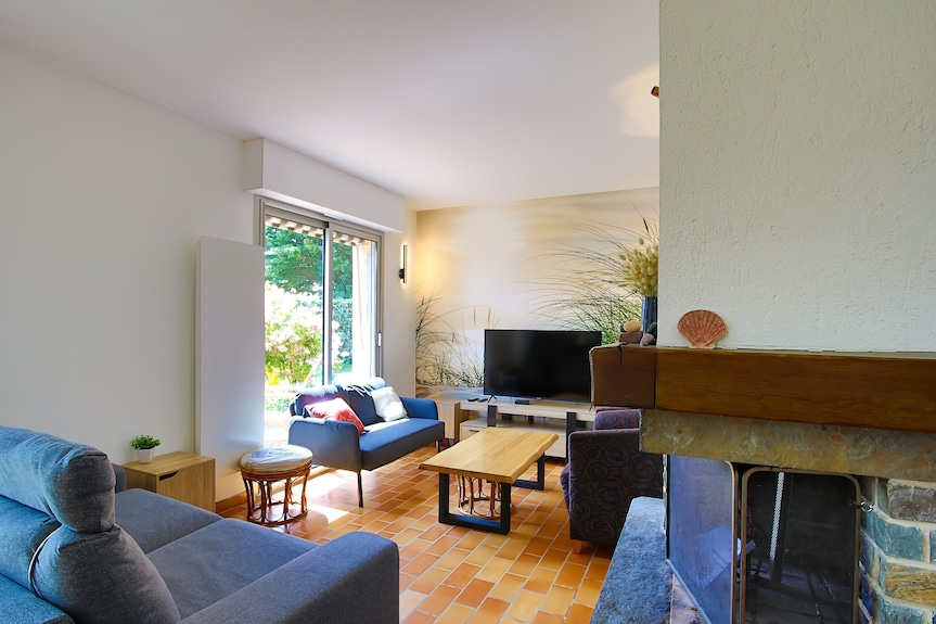 Maison De Vacances « Les Volets Bleus » Avec Terrasse, Jardin Privés Et Wi-fi - Pirou Plage