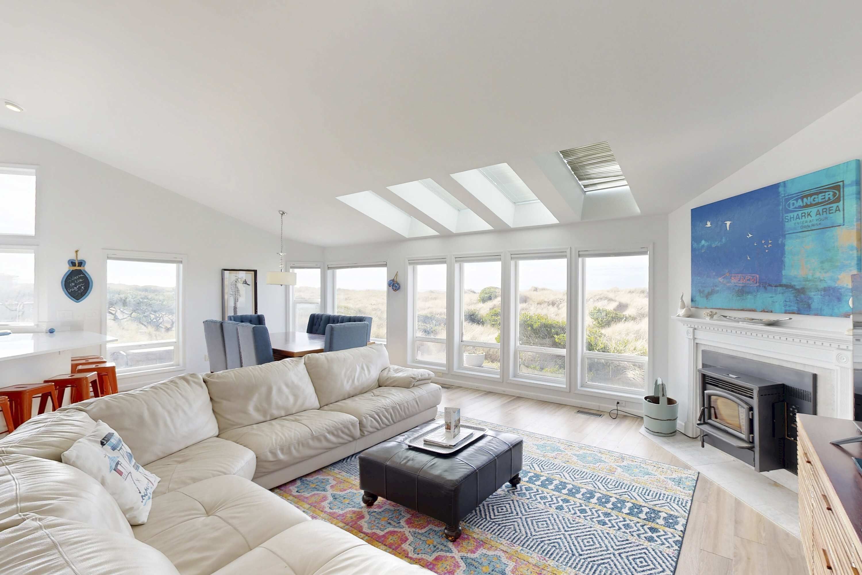 Waterfront Home Withprivate Hot Tub, Ping-pong, Free Wifi, & Washer&dryer - Waldport, OR