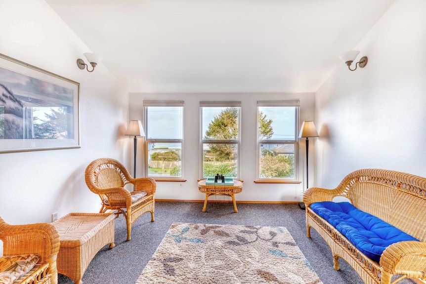 Dog-friendly Home With Wood-burning Fireplace And Ocean Views - Near The Beach - Lighthouse Beach, OR