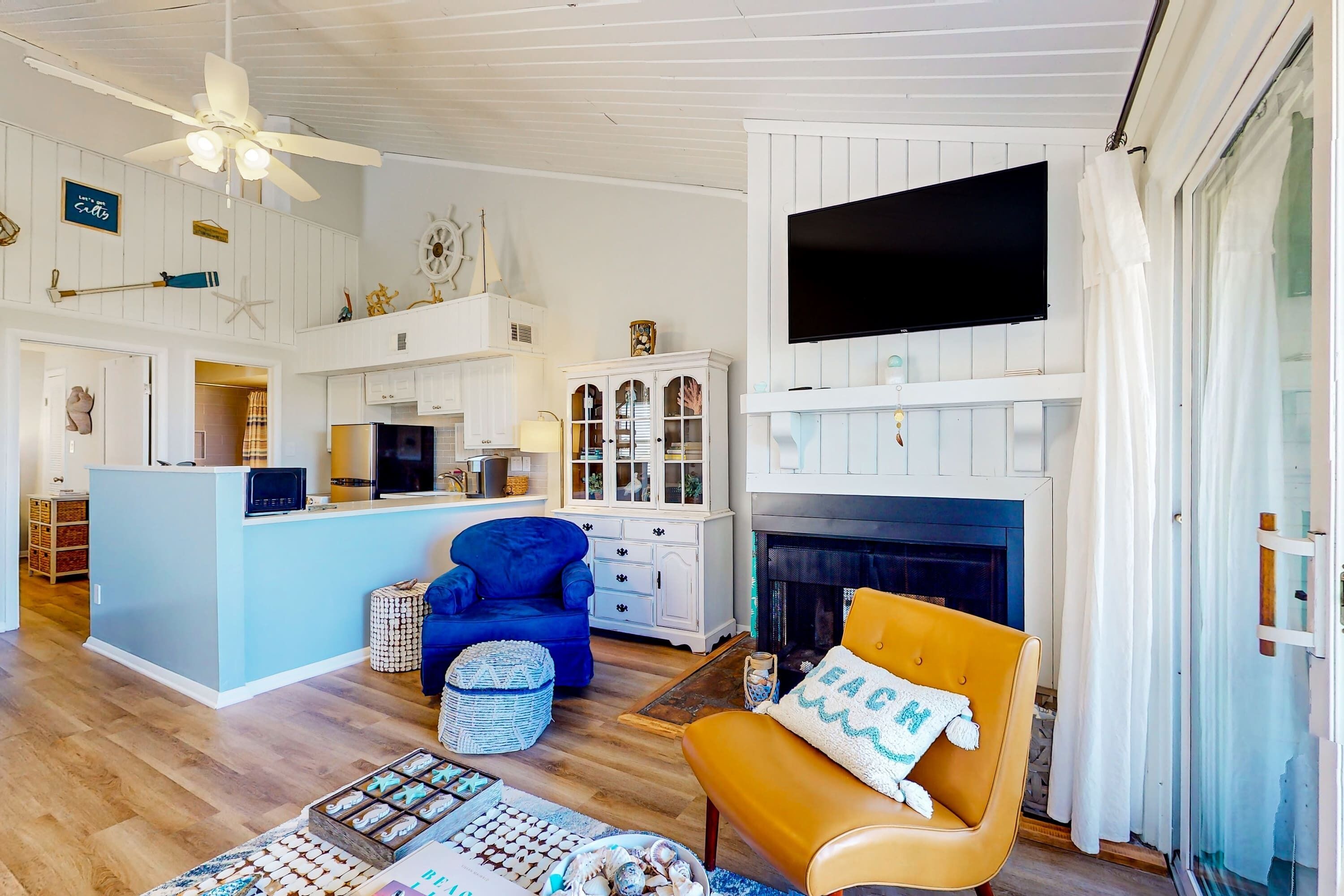 Cozy Condo With Golf Course Views, Washer/dryer, & Central Ac - Edisto Beach State Park, Edisto Island