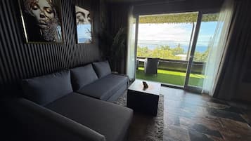 Quarto de Luxo, varanda, vista para o oceano | Sala de estar