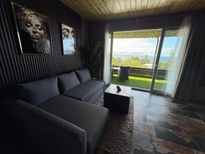 Quarto superluxo, sacada, vista para o oceano | Área de estar