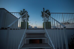 Quarto superior, vista para a cidade | Área da propriedade