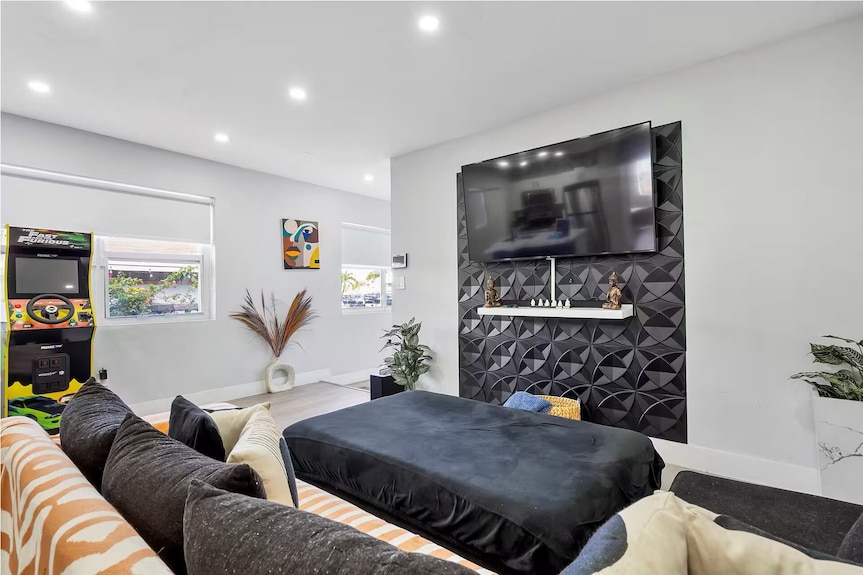 Arcade-king Bed-outdoor-fun-5 Min To Brickell/bars -