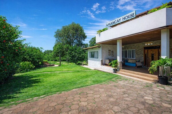 Hotel Amancay - Pool And Jacuzzi - Galápagos Islands