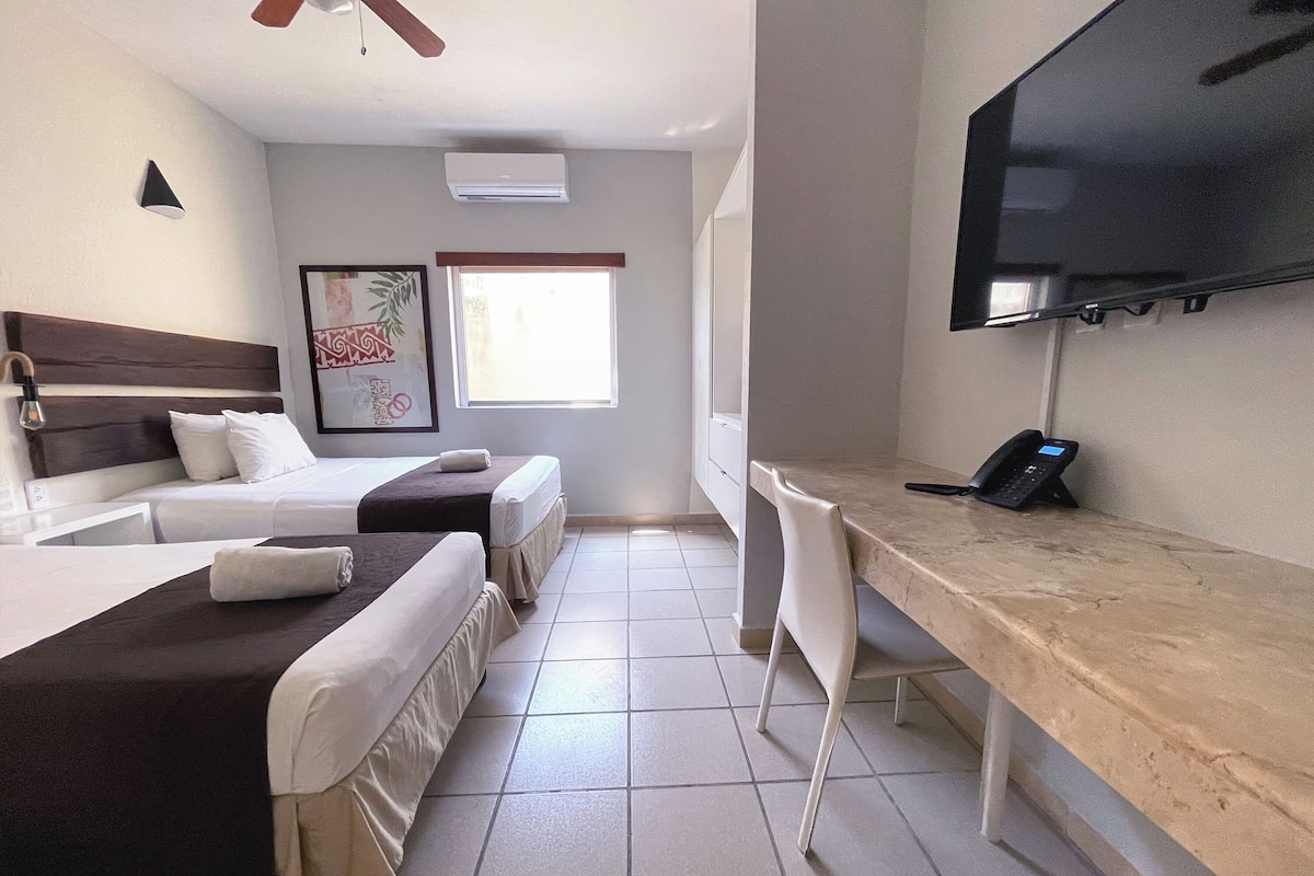 Quarto, 2 camas de solteiro, para não fumantes | Roupas de cama antialérgicas, cofres nos quartos, escrivaninha
