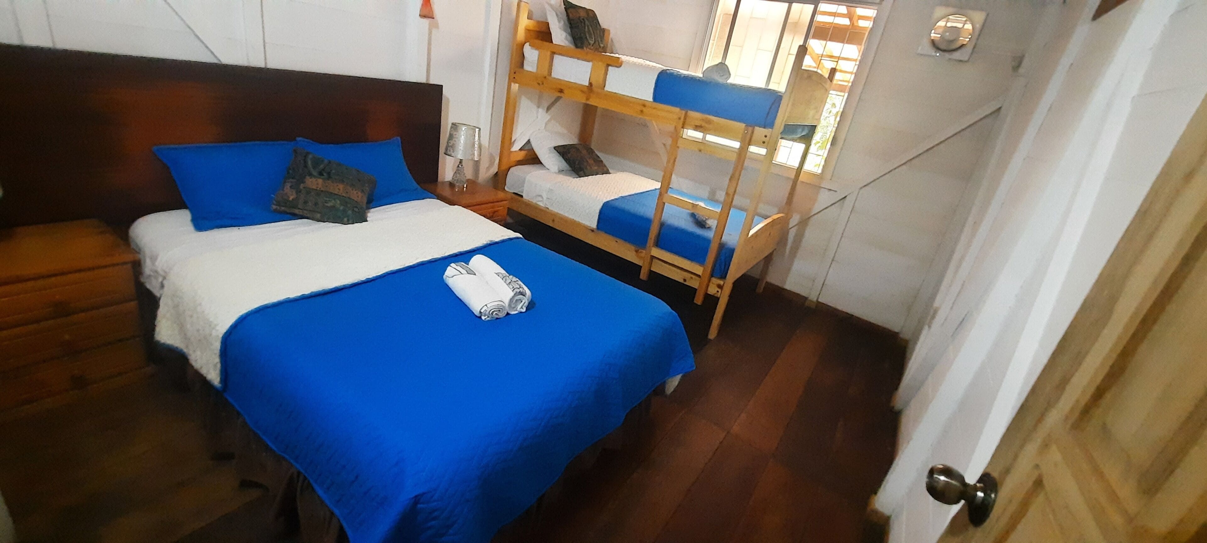 Quarto econômico, varanda, vista para o jardim