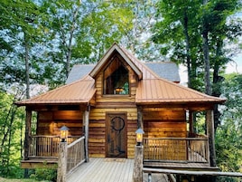 Hemlock | Exterior