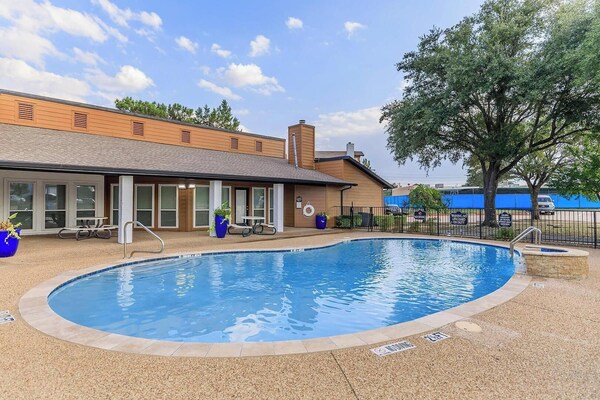 Landing Apartments Near Cvc - Lancaster, TX