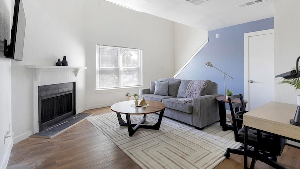 Landing Apartments Near Cvc - Lancaster, TX