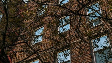 Apartamento conforto, vista para a cidade | Detalhe da fachada